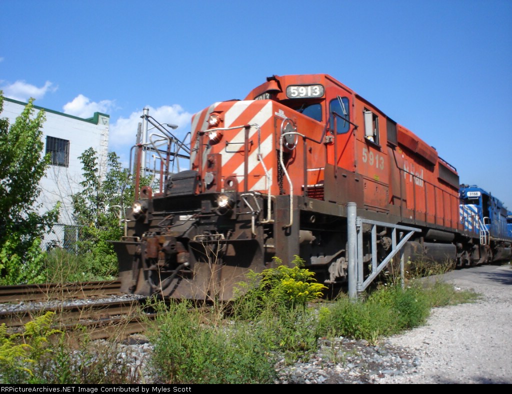 CP SD40 5913+ CEFX 3168